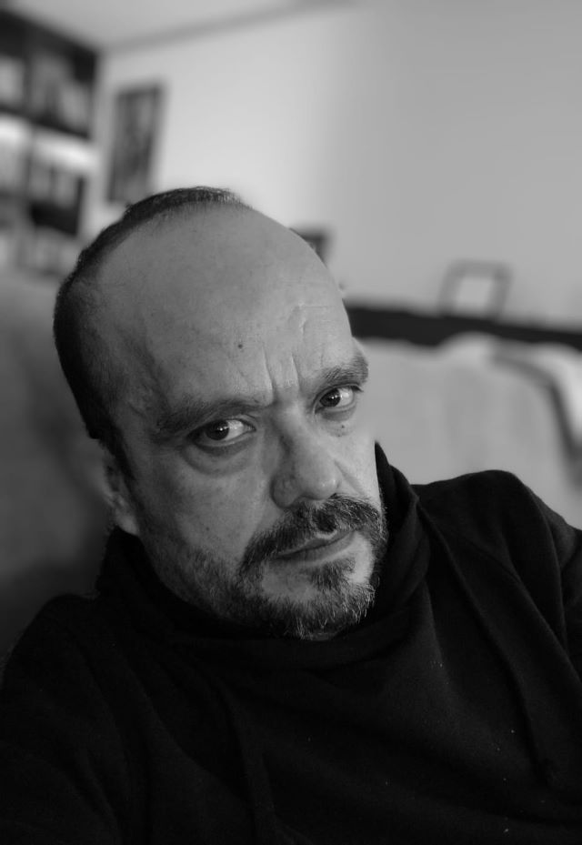 Javier Acosta ganó otro importante premio internacional de poesía