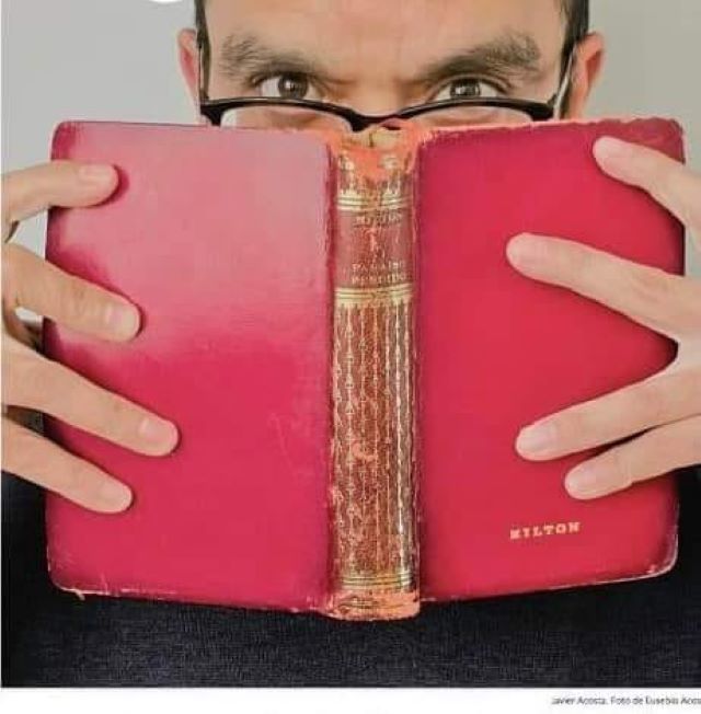 Javier Acosta ganó otro importante premio internacional de poesía